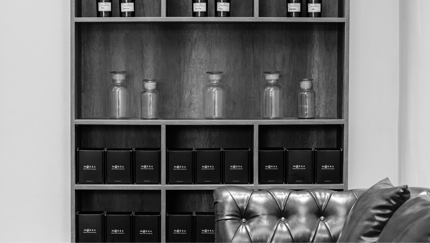 Top 10 Iconic Perfumes Every Collector Should Know - Lamsa Perfumes